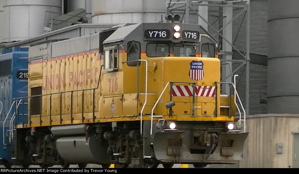UPY 716, GMTX 2198 switching Belvidere, IL 10.2.2014